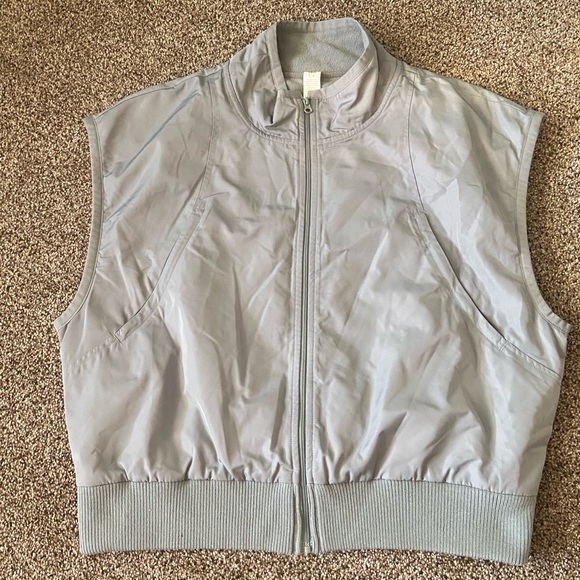 ALO Yoga | Jackets & Coats | Alo Yoga In Motion Vest | Poshmark